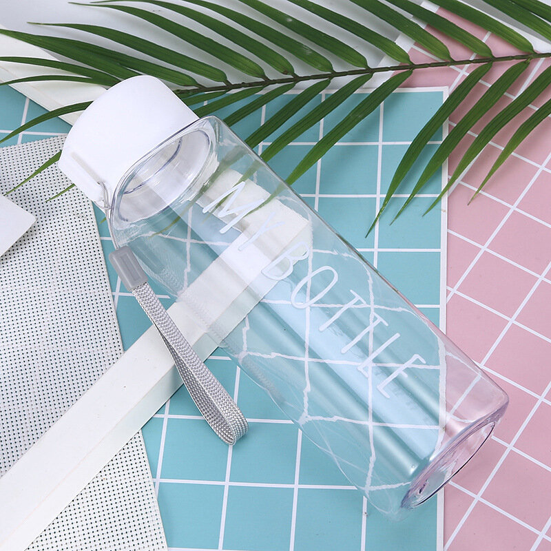 Креативная спортивная пластиковая квадратная кружка, портативная квадратная кружка для воды для студентов, стильная квадратная кружка, оптовая продажа рекламных подарочных кружек.