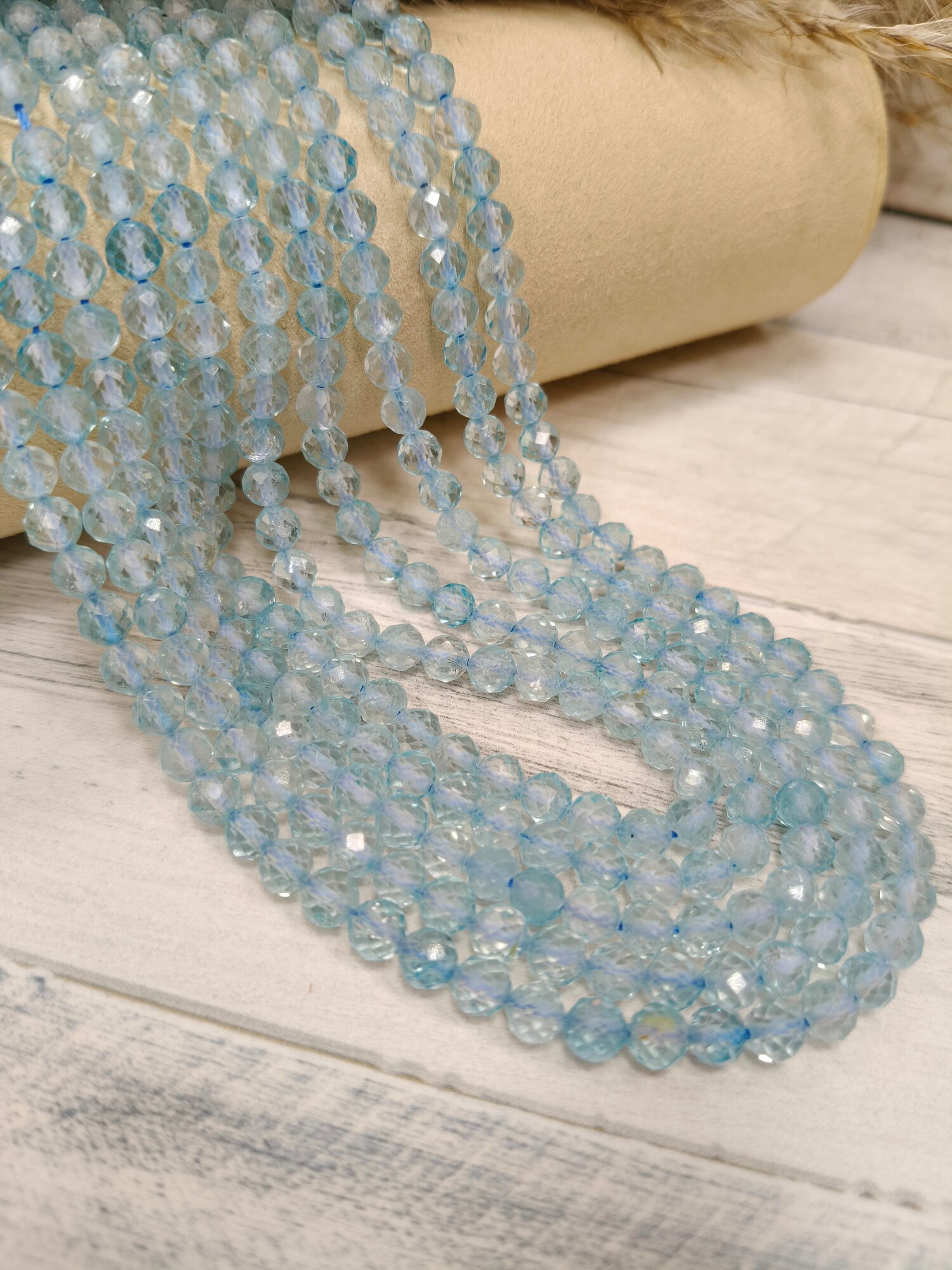 Бусины из натурального топаза для рукоделия А шар граненый 5 - 5,5 мм (нить 19 см), Suntrim