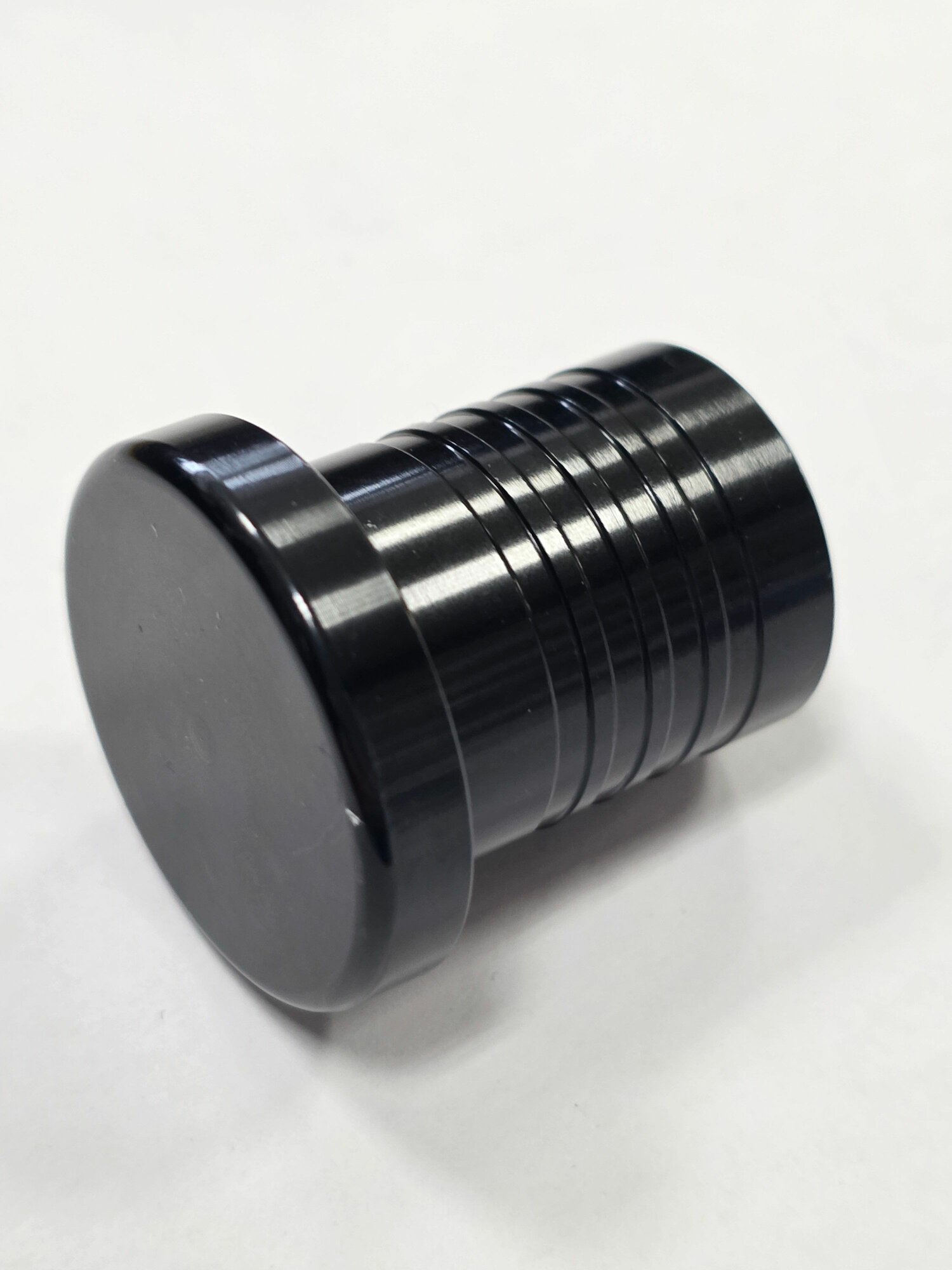 Заглушка алюминиевая черная 22мм