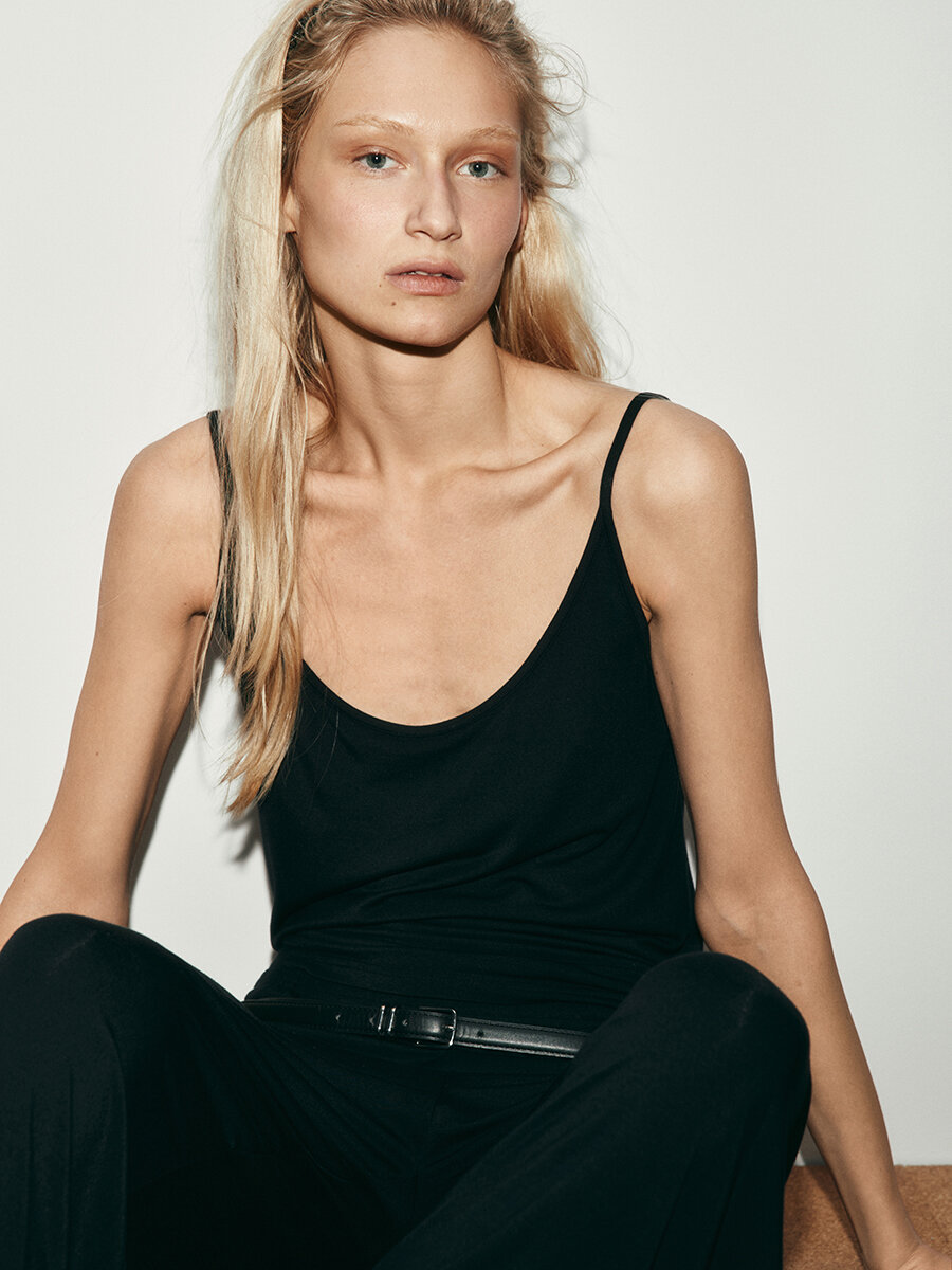 Майка вискозная на тонких бретелях