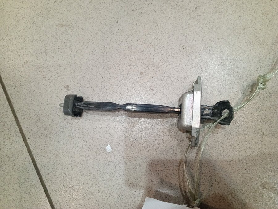 Ограничитель двери задней левой от Toyota Camry XV40 2006-2011