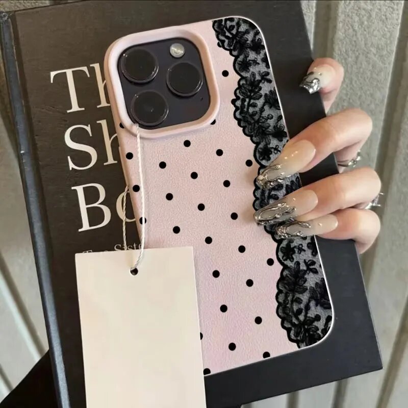Чехол iPhone 15 Pro с кружевом, розовый