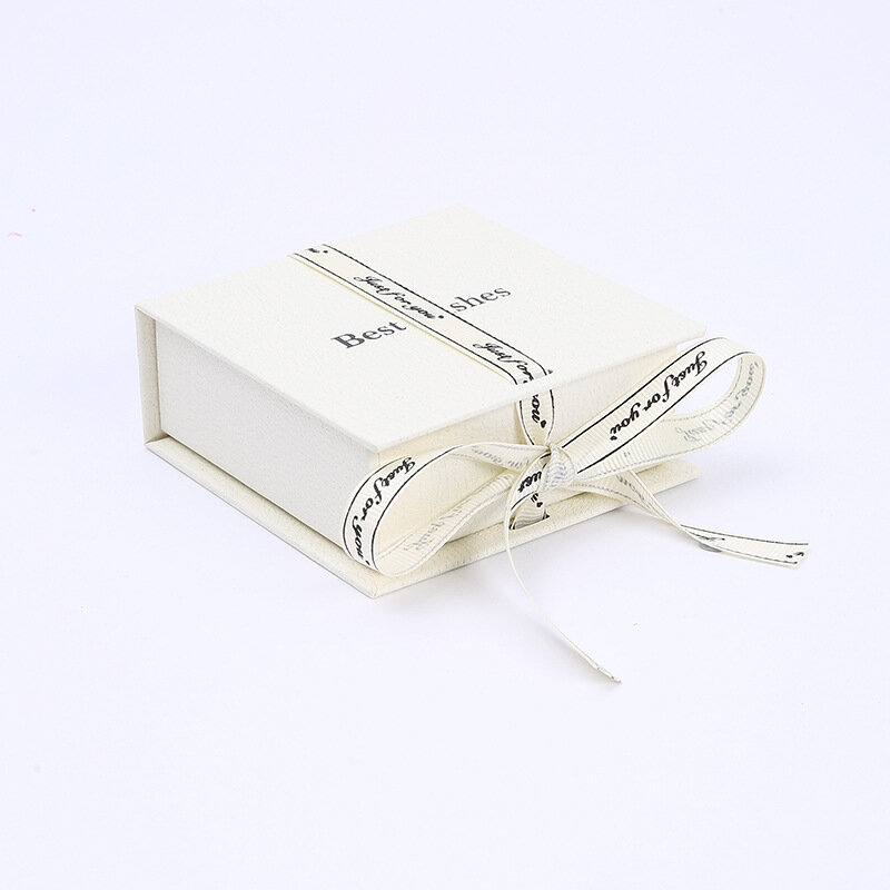 Шкатулка для украшений Other, с галстуком-бабочкой, картон, 9x9x3.5 см