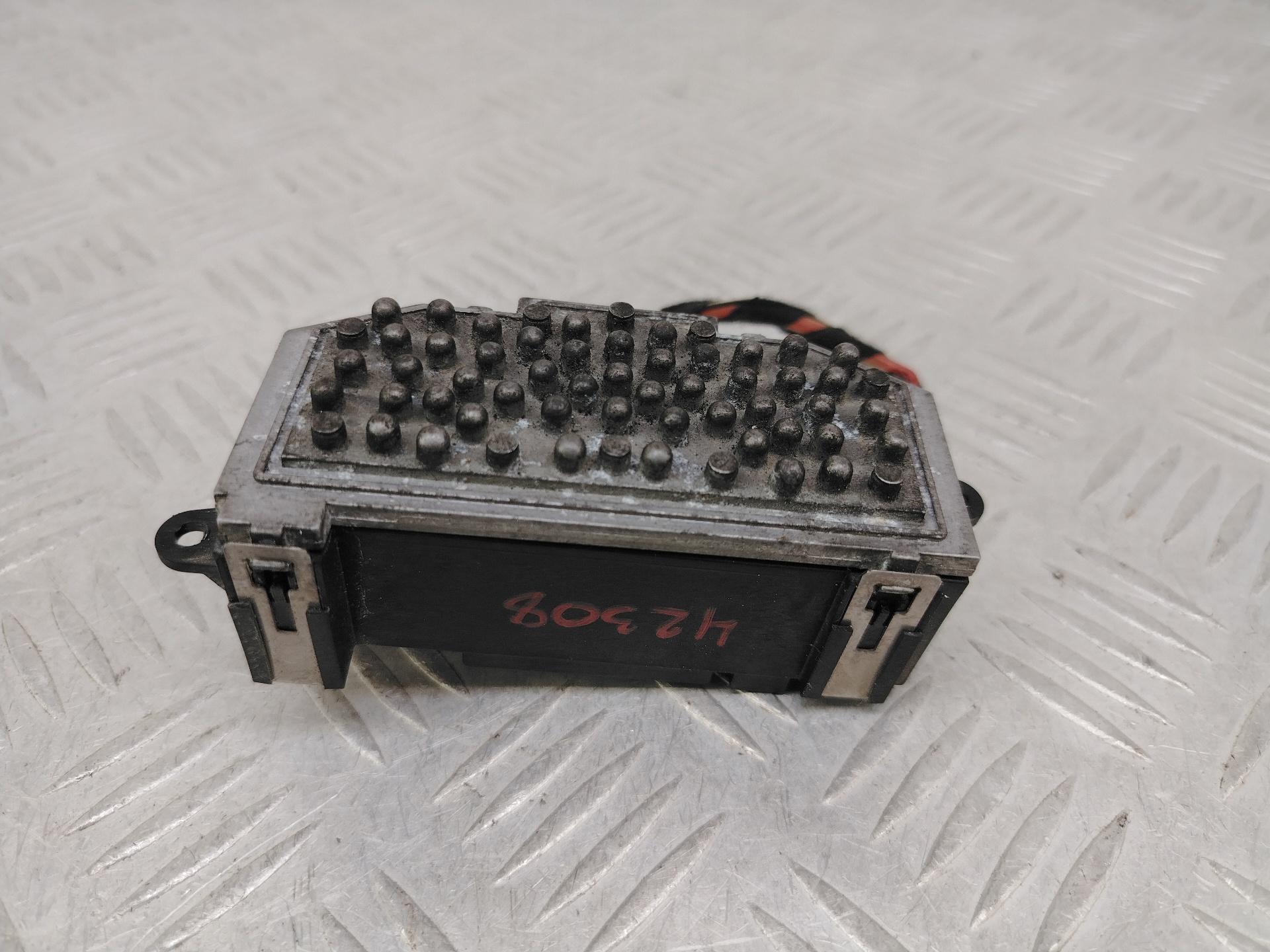 Сопротивление печки Volkswagen Passat B6 2008 3C0907521B