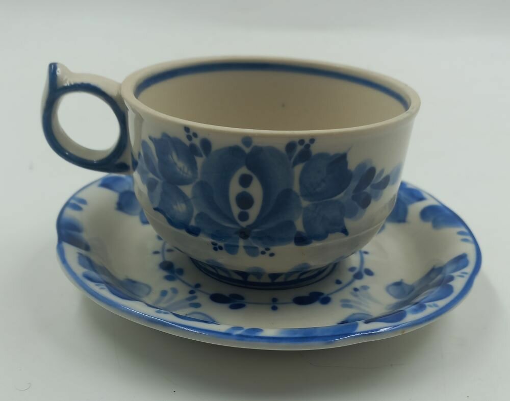 Чайная пара с цветочным декором, фарфор ручная роспись, Гжель, 1990е годы Винтаж