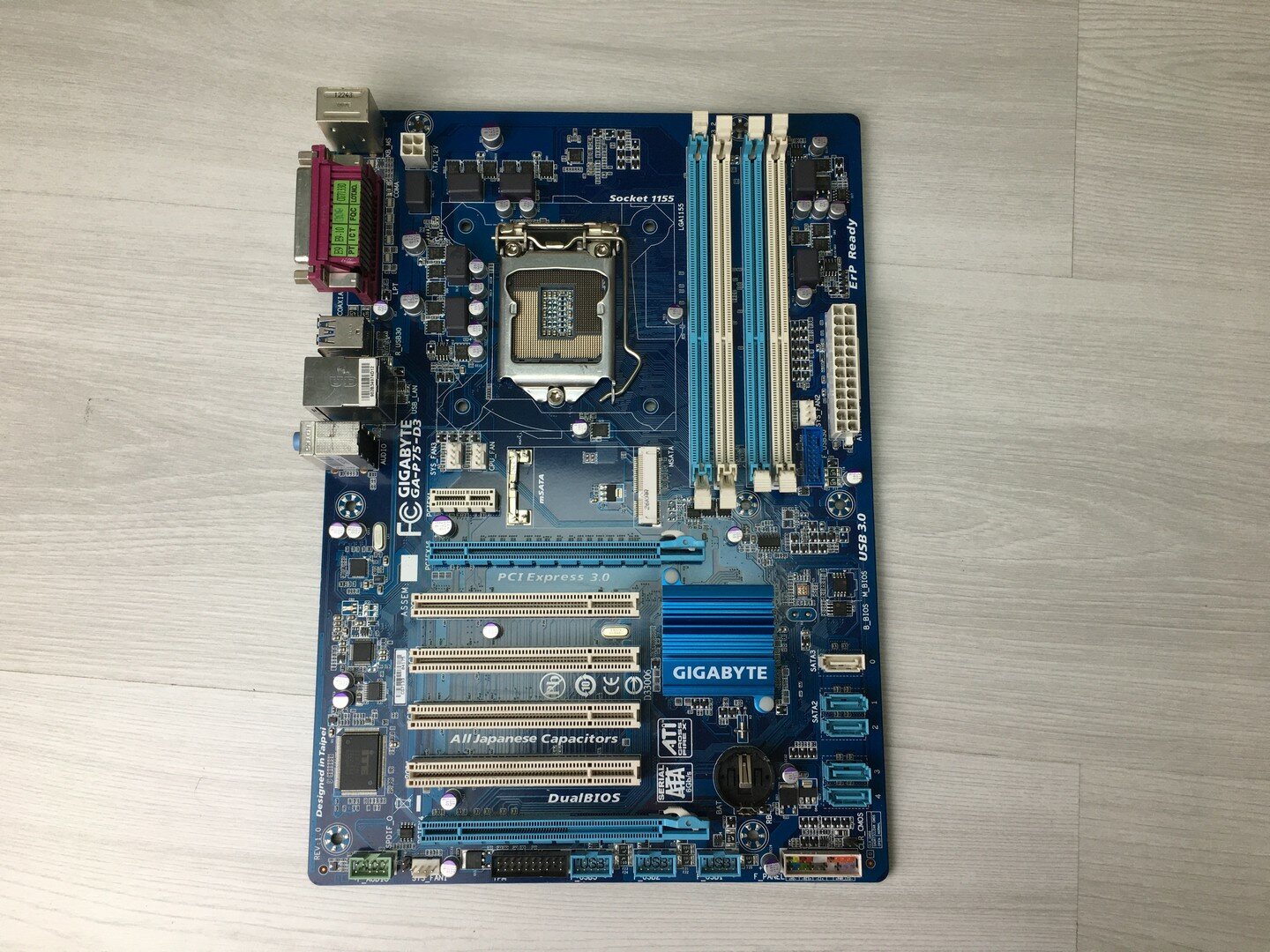 Материнская плата S-1155 Gigabyte GA-P75-D3 REV,1.0 B75/4xDDR3/mSATA/PCI-E/GbLAN/Sb/USB3.0/ATX, без планки