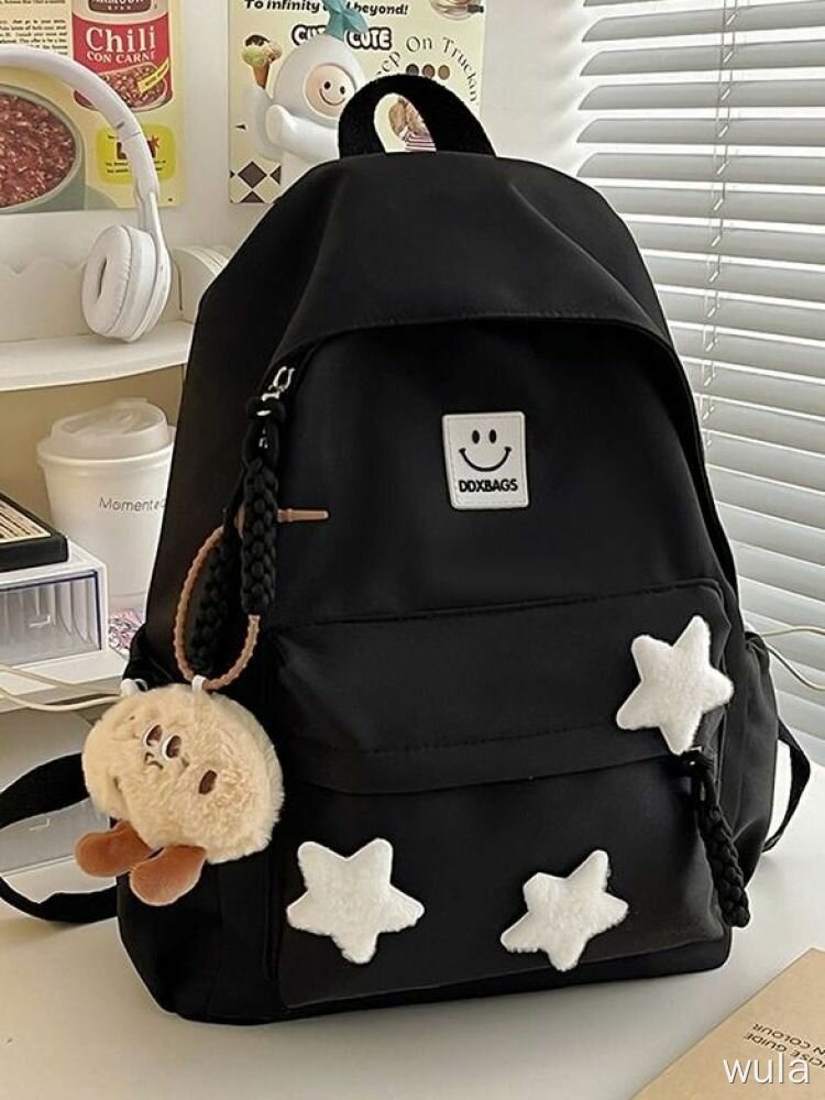 Рюкзак DXDBAGS черный с звездами и мультяшным брелоком для студентов и школьниц — фото 1