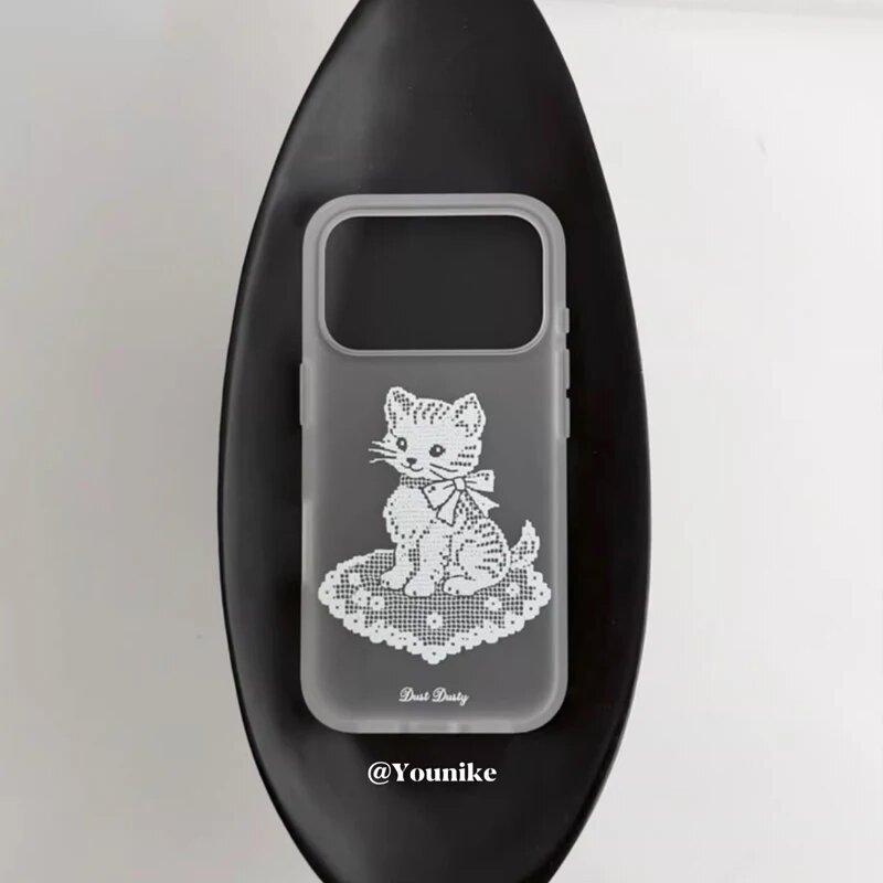 Чехол для iPhone 17 Pro Max с котенком и кружевом
