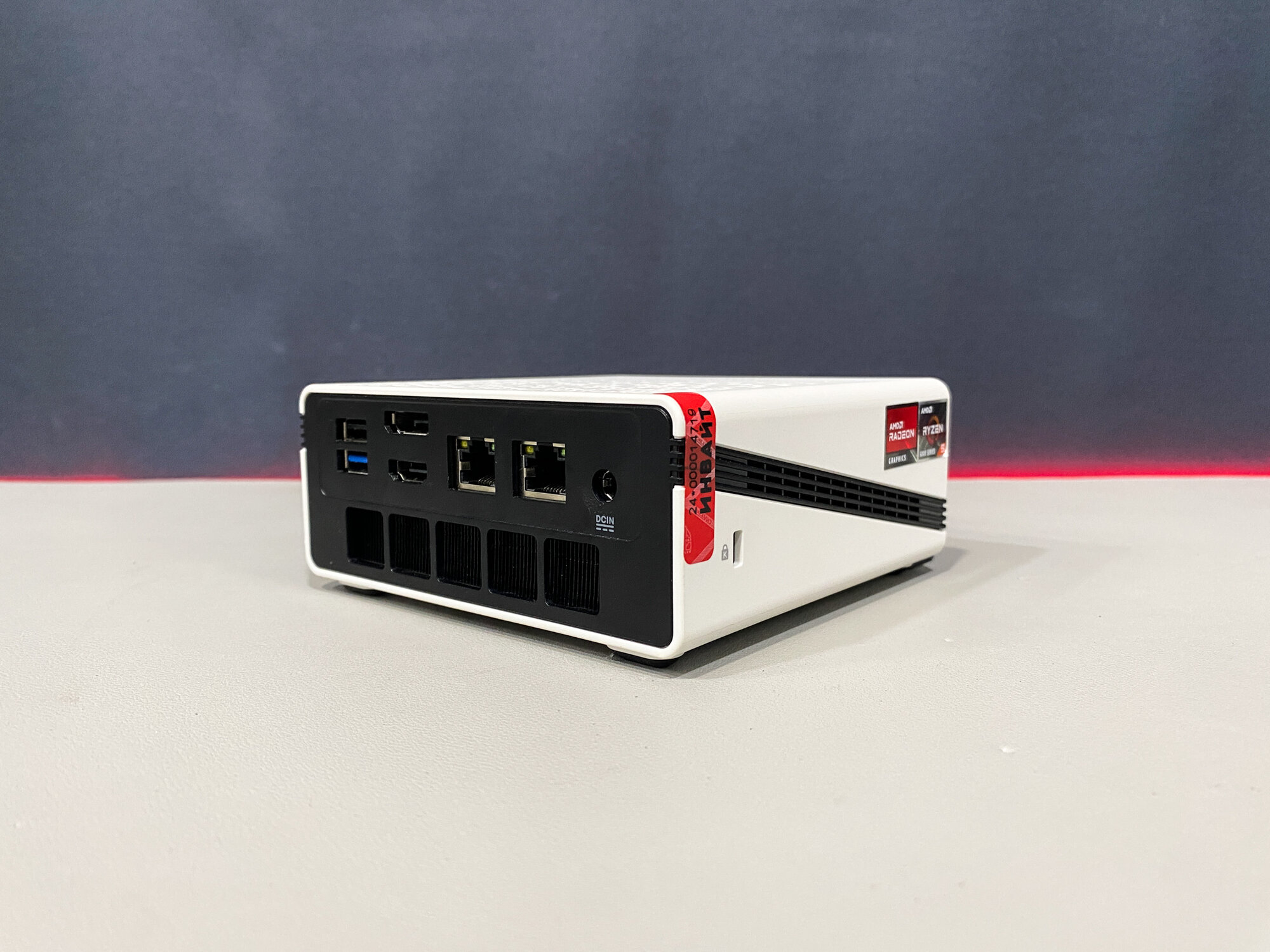 Мини-ПК CHUWI UBox AMD Ryzen 5 6600H 6/12*3.30-4.50GHz/Radeon 660M/16Gb/SSD256Gb