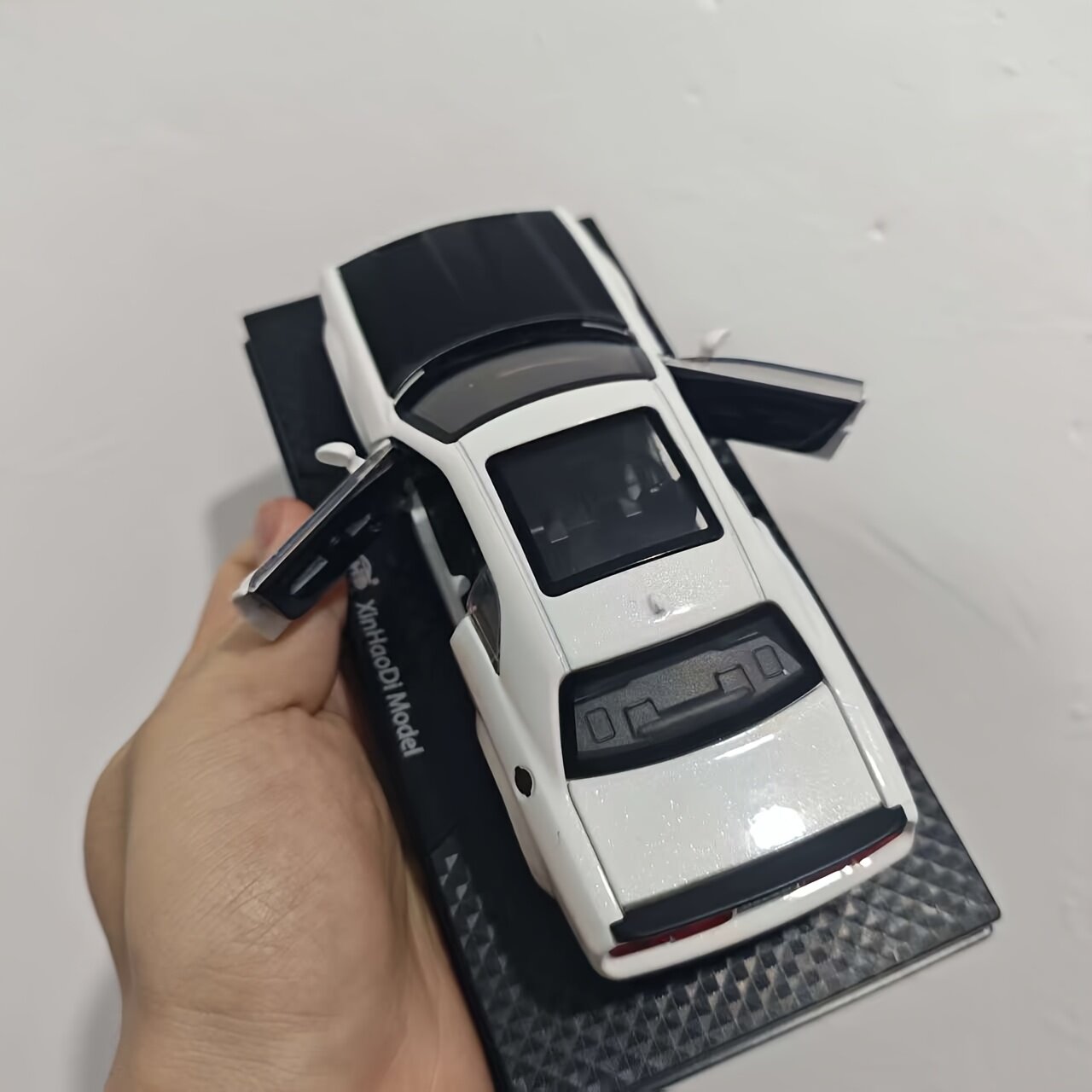 Масштабная модель автомобиля из сплава 1:32 с открывающимися дверями, орнамент «Региональная зебра», для декора и подарка