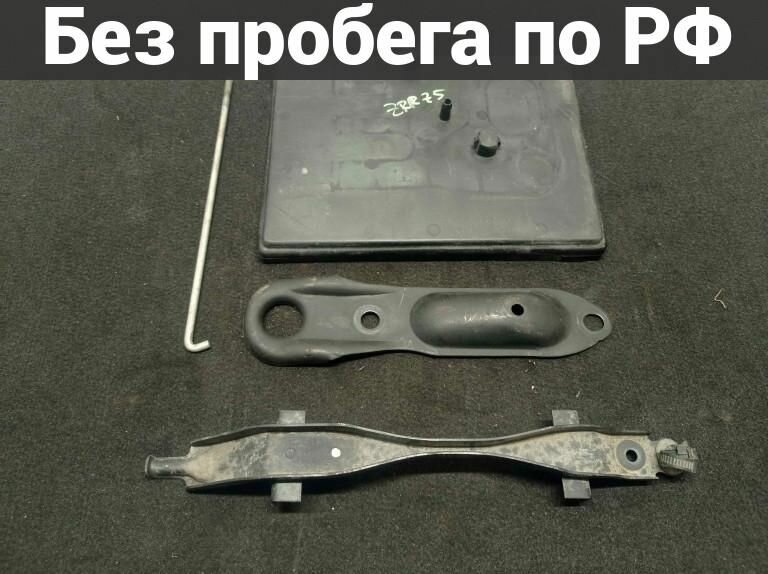 Крепление аккумулятора Toyota Noah ZRR75