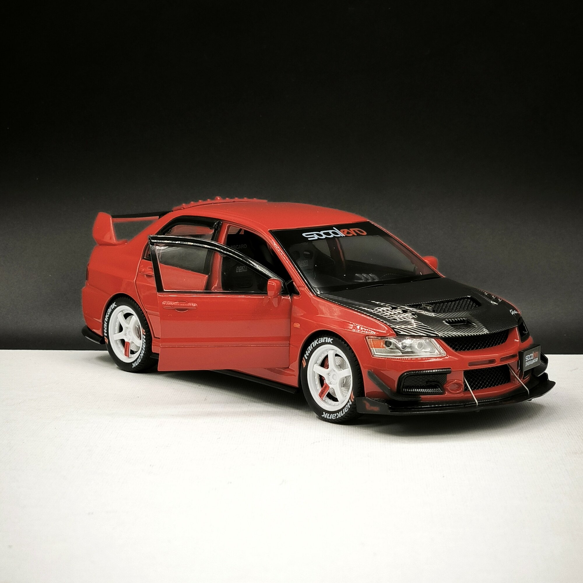 Металлическая машинка Mitsubishi Lancer Evolution с инерционным механизмом и свето-звуковым сопровождением. Масштаб 1:24