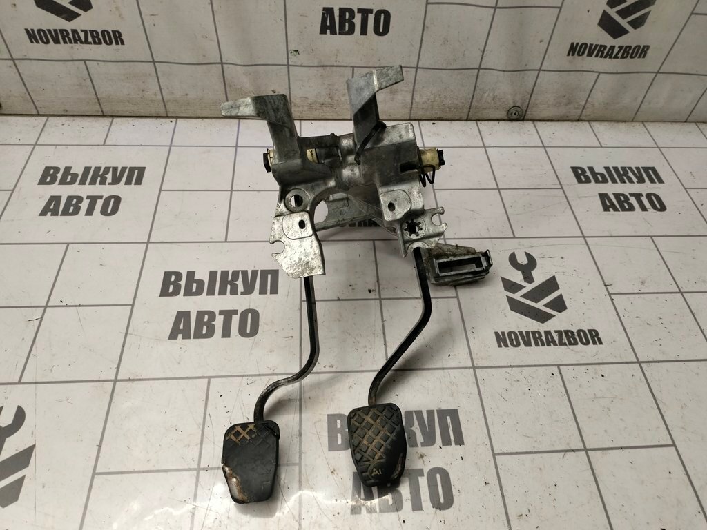 Блок педалей Audi 80 90 B3 86-91