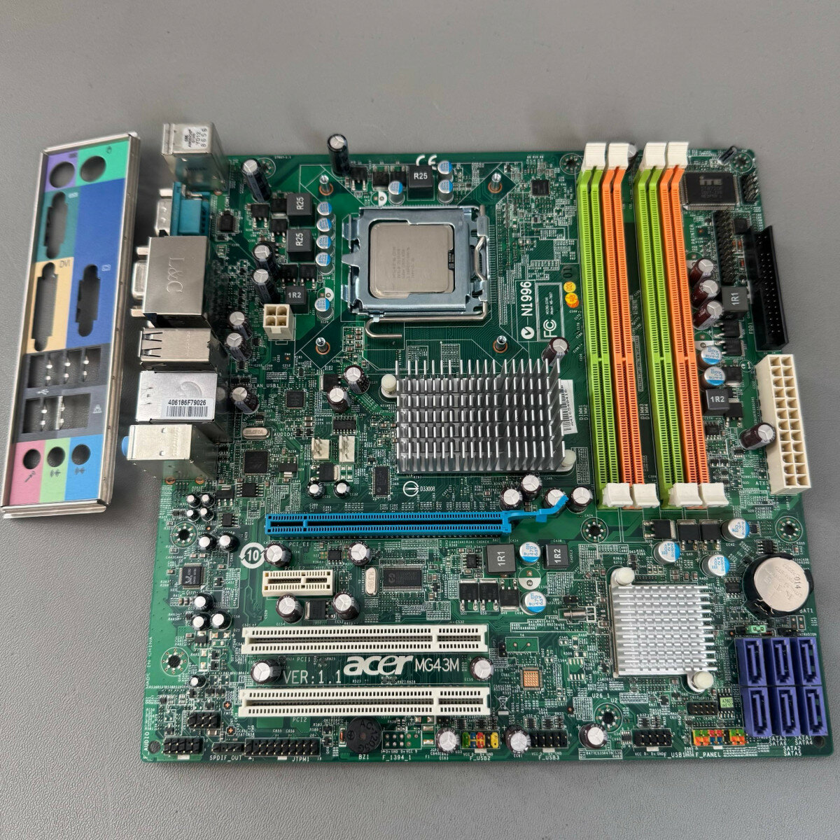 Комплект Материнская плата s-775 Acer MG43M + Celeron E3300