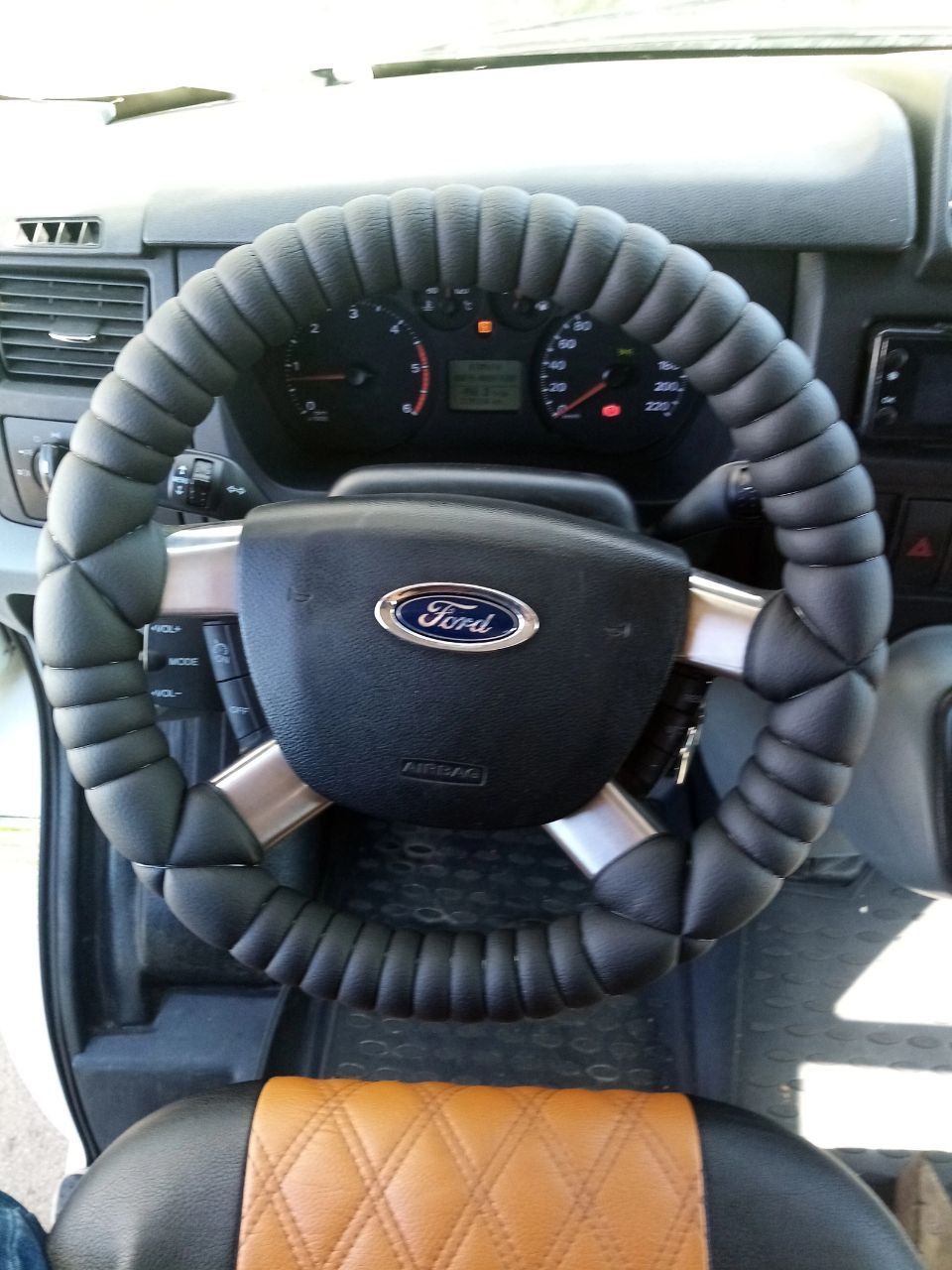 Оплетка на руль леской на Ford Focus I и Ford Focus II черная гладкая (монолит)