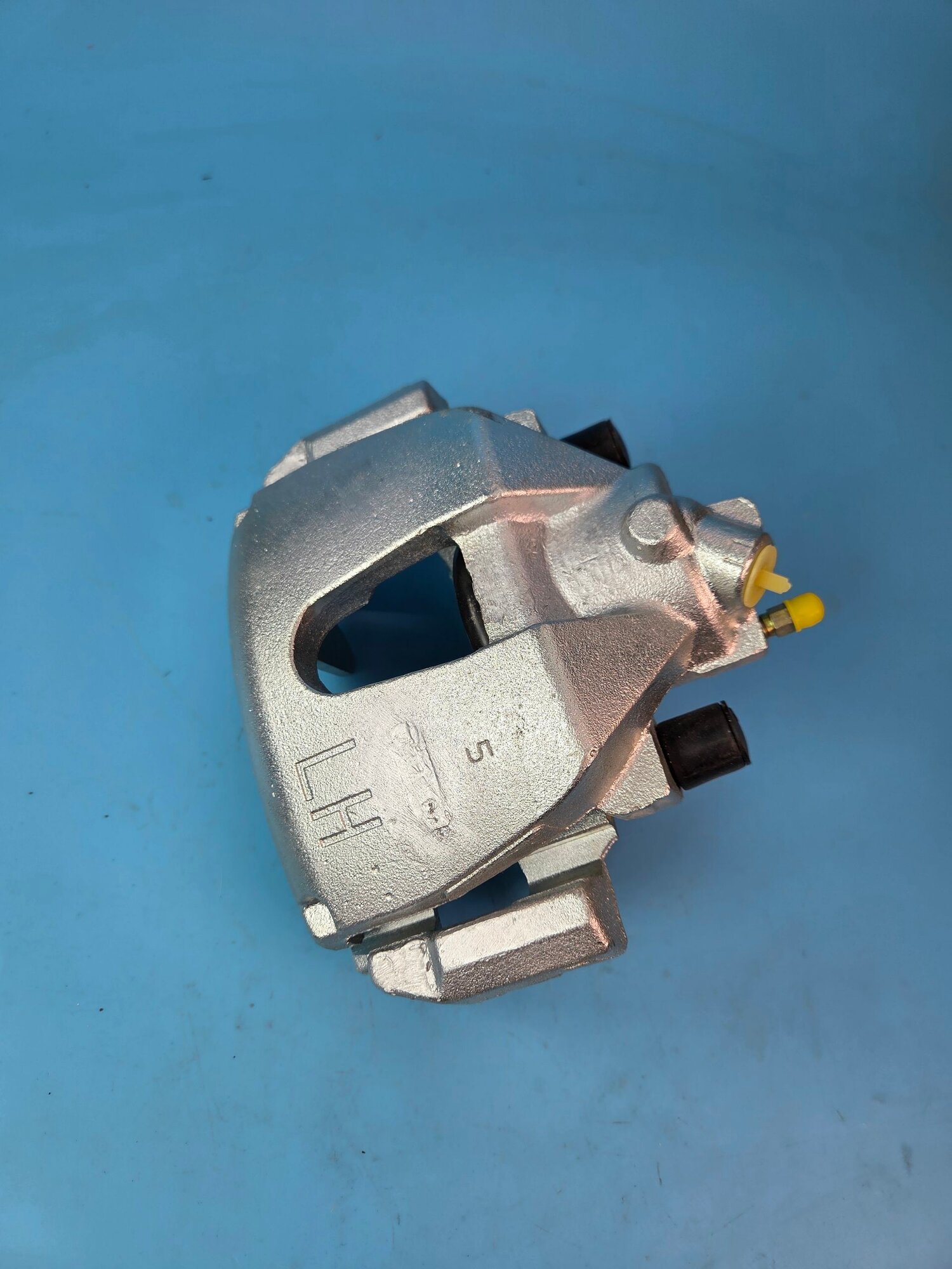 Суппорт передний левый 1682876 FORD C-Max, Focus, Kuga MAZDA-3 VOLVO C30/70, S40, V50 03