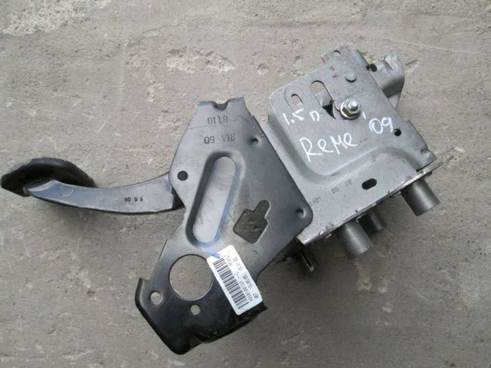 Педаль тормоза 465010015R Renault Megane 3 б/у
