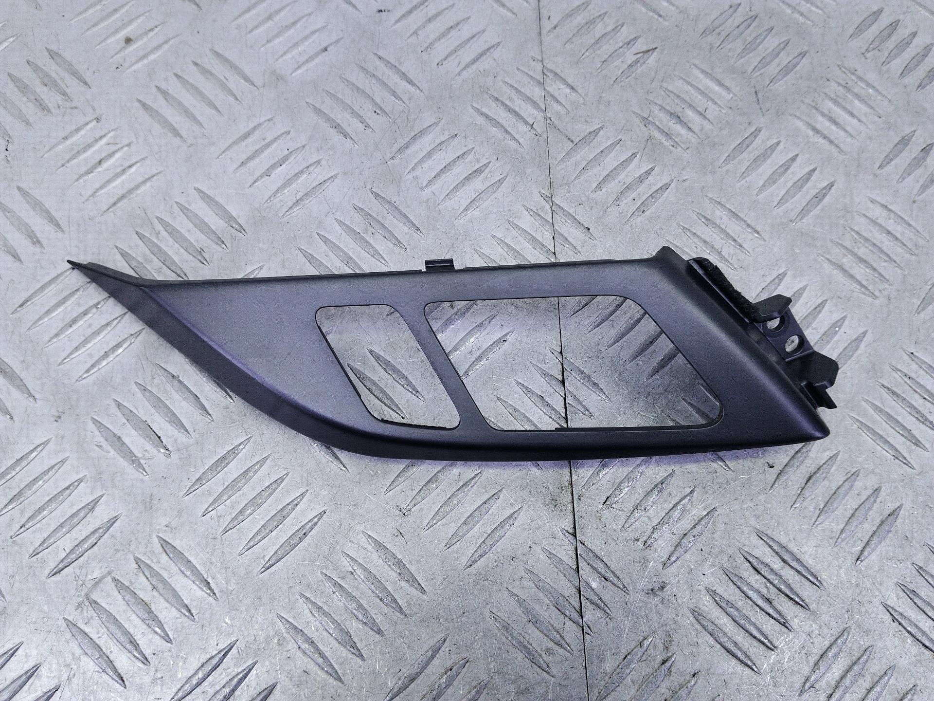 Декоративная накладка торпедо правая Hyundai i40 1 2013 U09C673810A