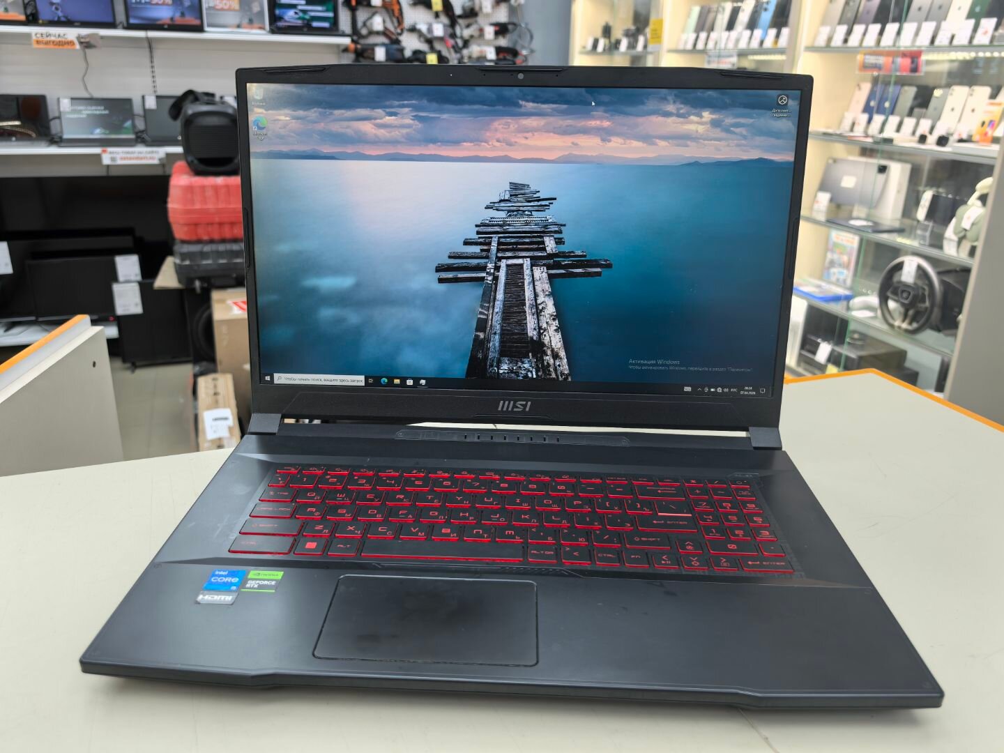 Игровой ноутбук MSI Katana GF76 11UC-895XRU, 17.3" Intel Core i5-11260H, RAM 16 ГБ, SSD 512 ГБ, NVIDIA GeForce RTX 3050, б/у