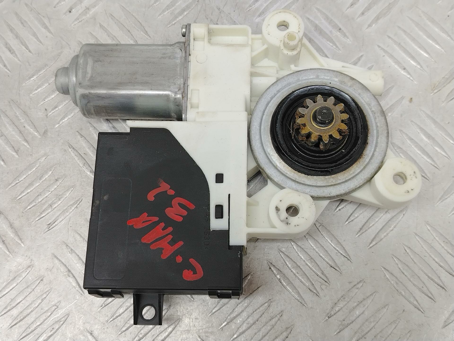 Моторчик стеклоподъемника задний правый Ford C-Max (2003 - 2007) 981537103