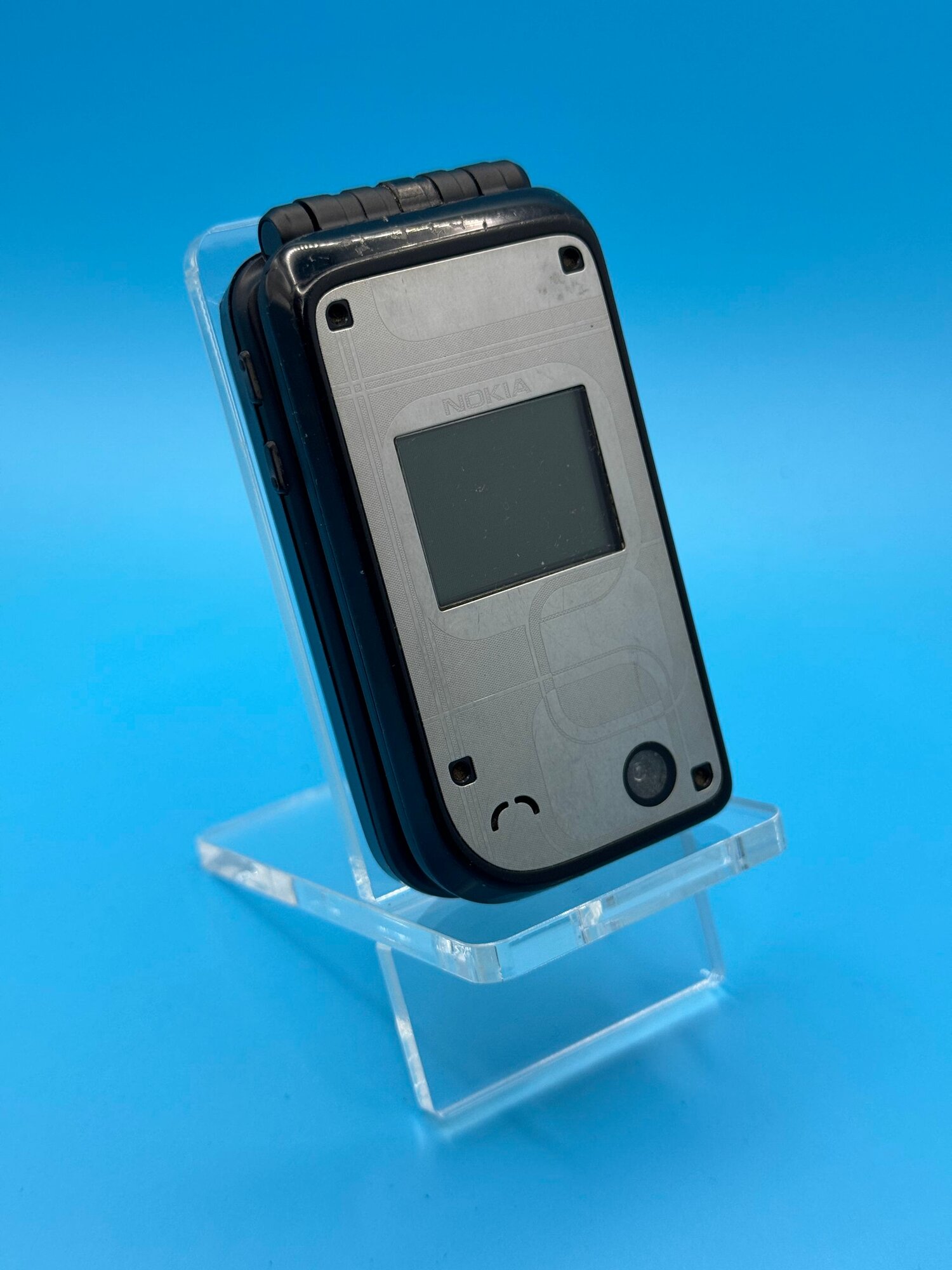 Мобильный телефон Nokia 7270