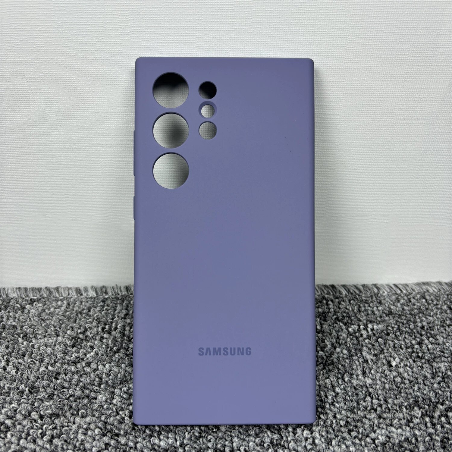 Оригинальный чехол Samsung Galaxy S24+ с ударопрочным покрытием и кожистой текстурой в фиолетовом цвете для мобильного