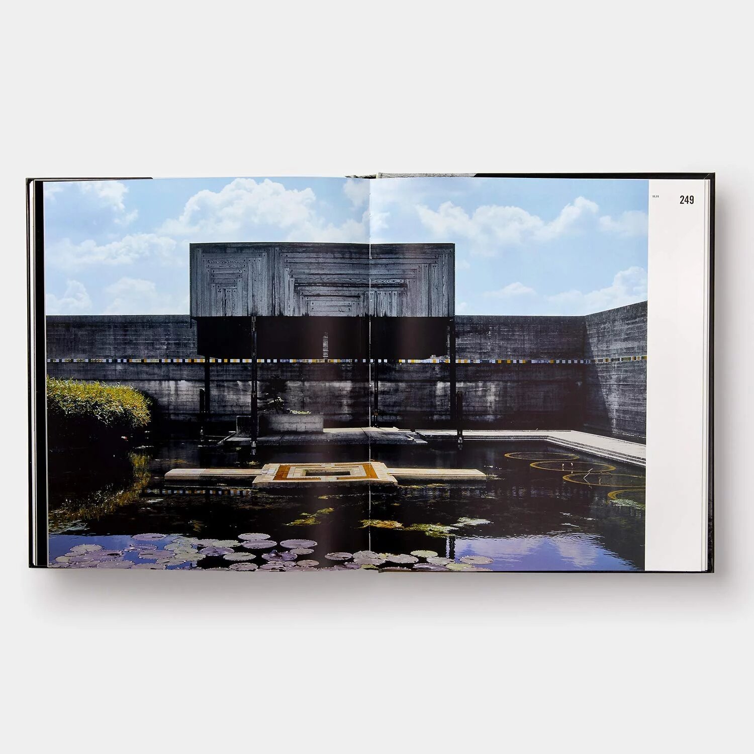 Carlo Scarpa: Classic Format