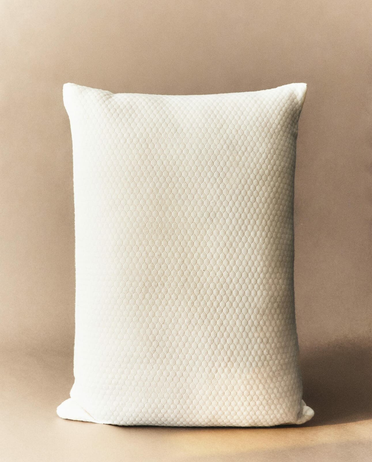 Подушка ZARA HOME с гранулятом из термоэластичной пены, белый, 50x75 см 0189/012/250-28