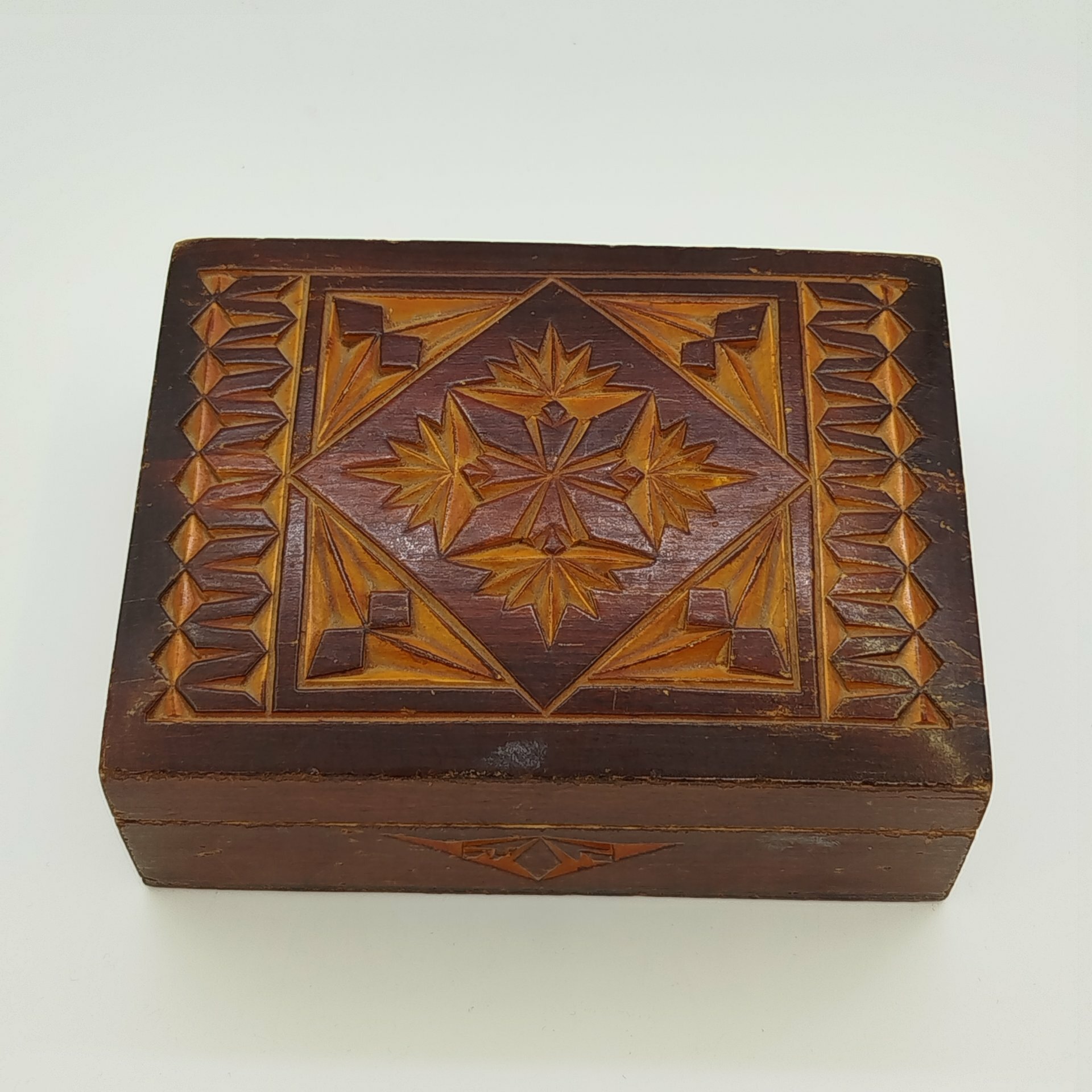 Шкатулка с геометрическим декором, дерево, металл, резьба, СССР, 1970-1990 гг.