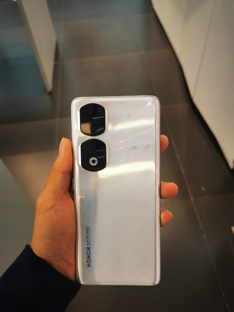 Смартфон Honor 90 Pro 5G 16/512 ГБ серебристый Qualcomm Snapdragon 8+ Gen1