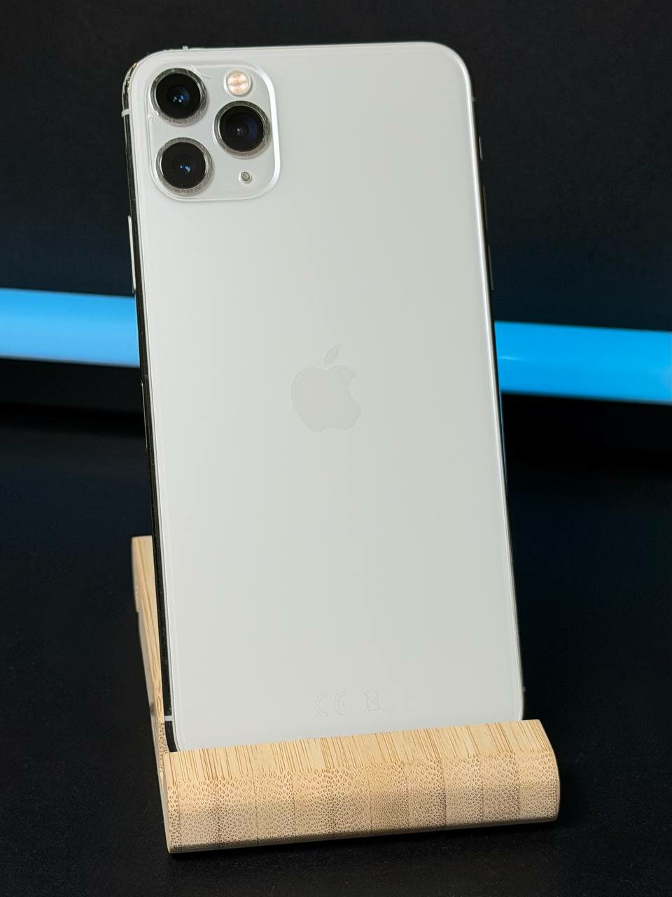 Смартфон Apple iPhone 11 Pro Max, 64 ГБ, nano-SIM + eSIM, белый