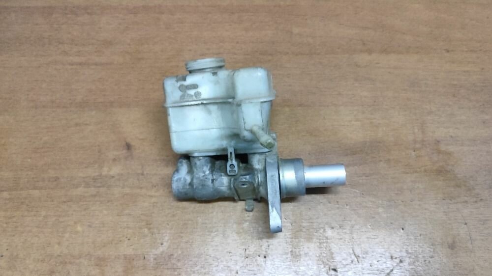 Цилиндр тормозной главный Volkswagen Passat B6 3C1614019E