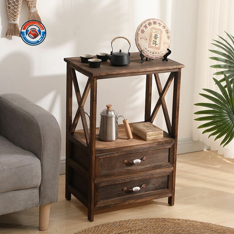 Комод из массива дерева в стиле ретро, вместительный и практичный для спальни и гостиной, винтажный дизайн для уютного интерьера