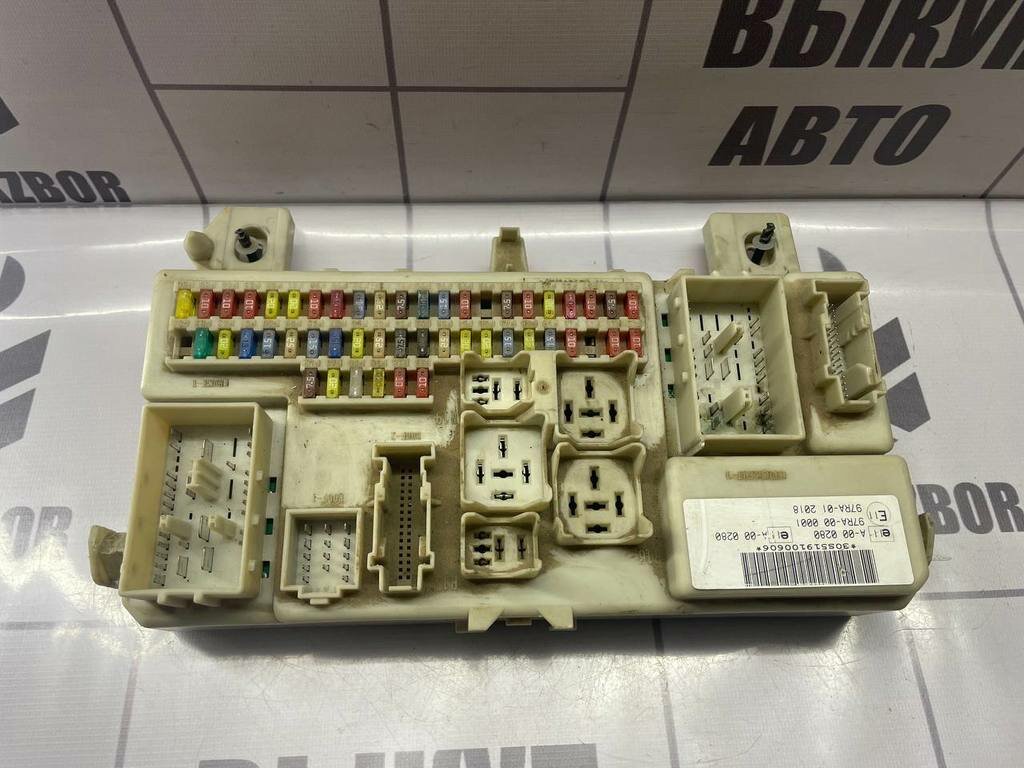 Блок предохранителей Ford Focus 2 05-08