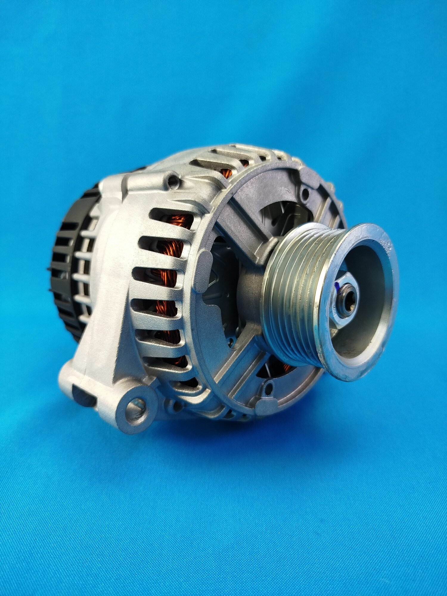 Генератор "ПРАМО-АТЭ-1"для а/м КамАЗ Евро-3, 4 широкий шкив (28В, 80А) пятиконтактный разъем