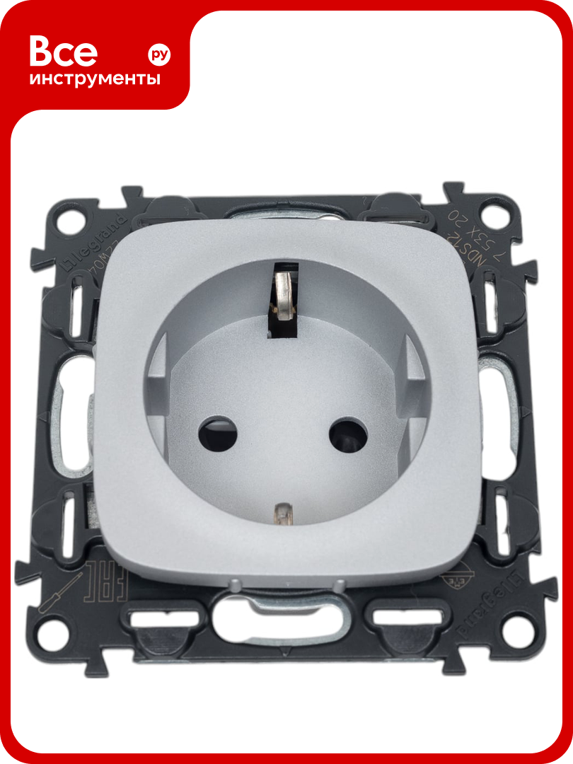 Силовая розетка Legrand Valena ALLURE 2К+З 16А 250В с защитными шторками. Безвинтовые зажимы. С лицевой панелью. Алюминий 753920