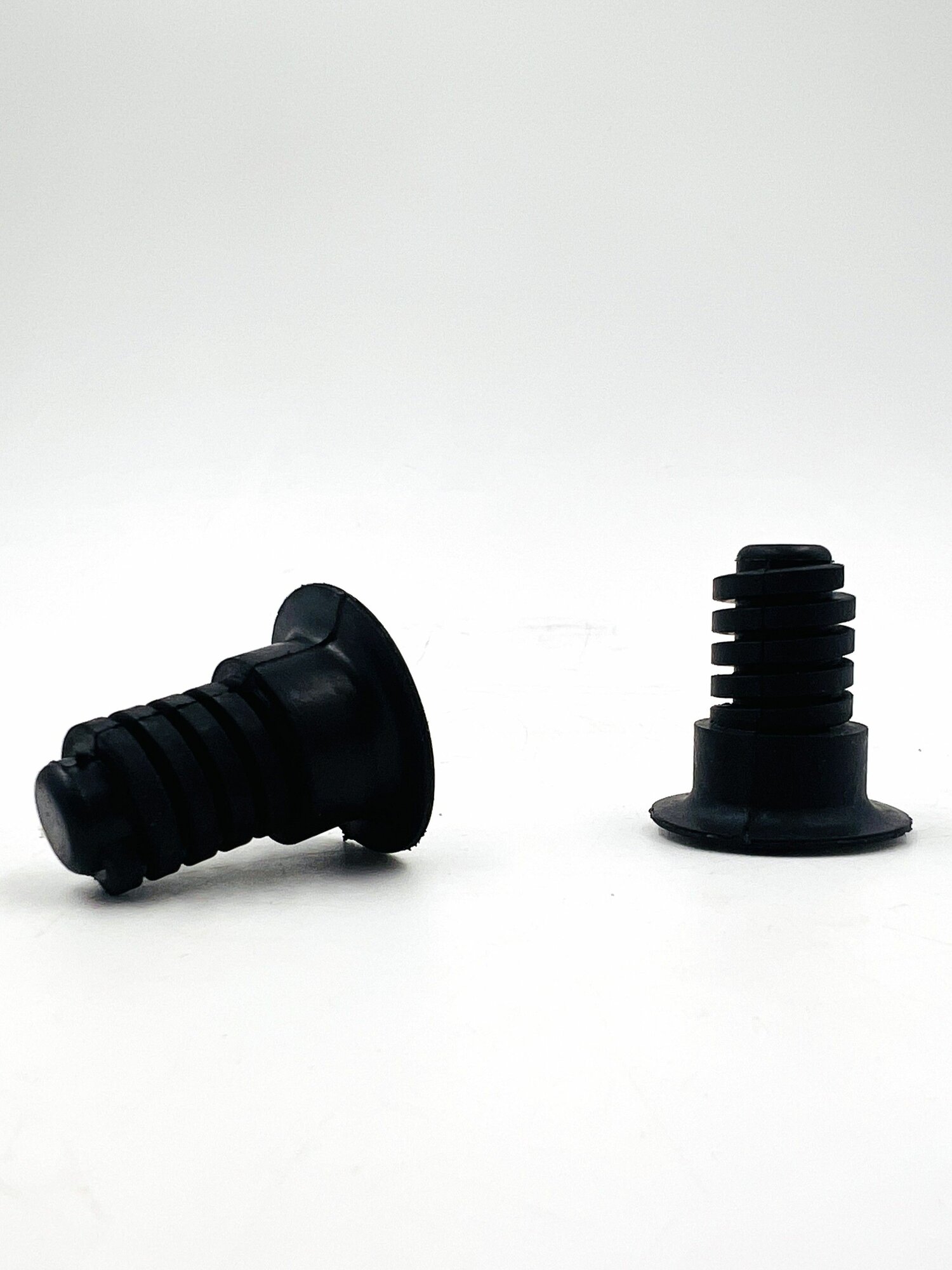 Отбойник капота черный подходит для ВАЗ 2110-12, Приора, Гранта комплект 2 шт