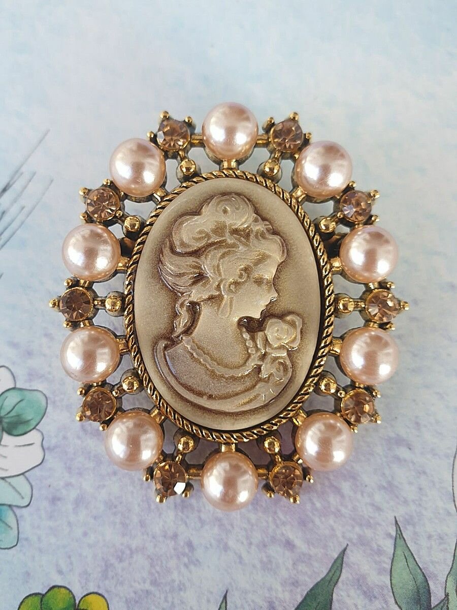 Брошь, жемчуг культивированный