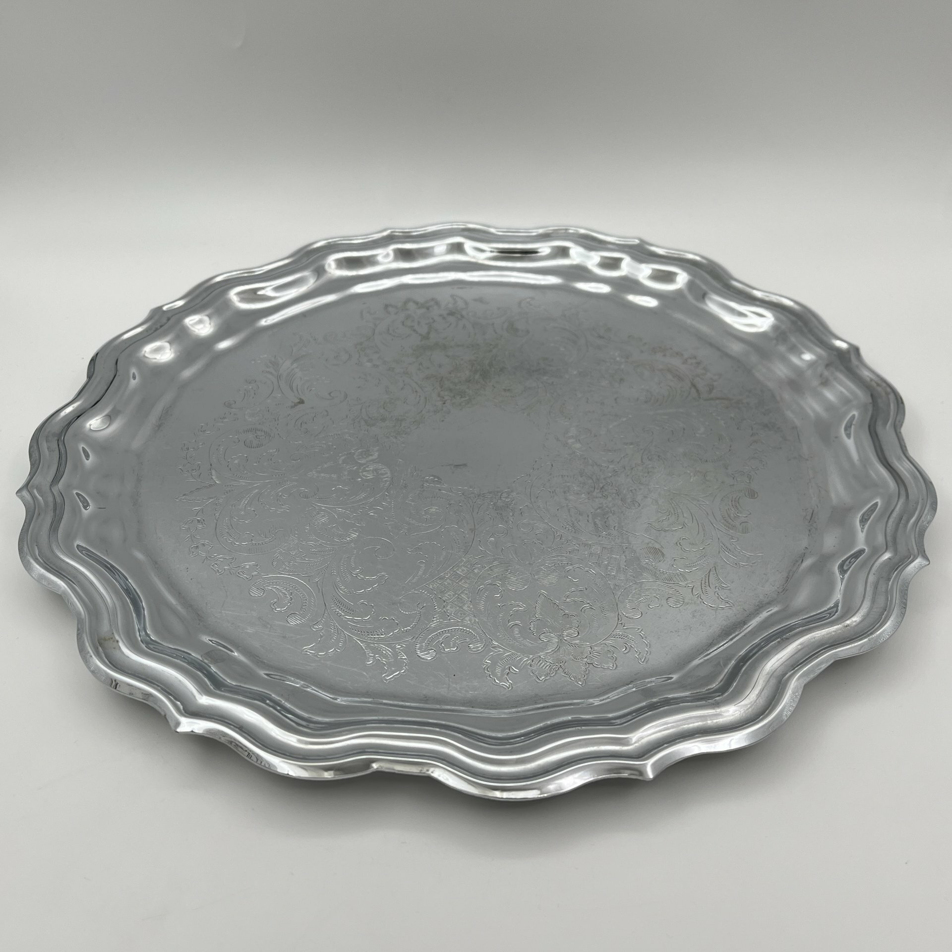 Поднос круглой формы с растительным декором, мНЦ (медь-никель-цинк)