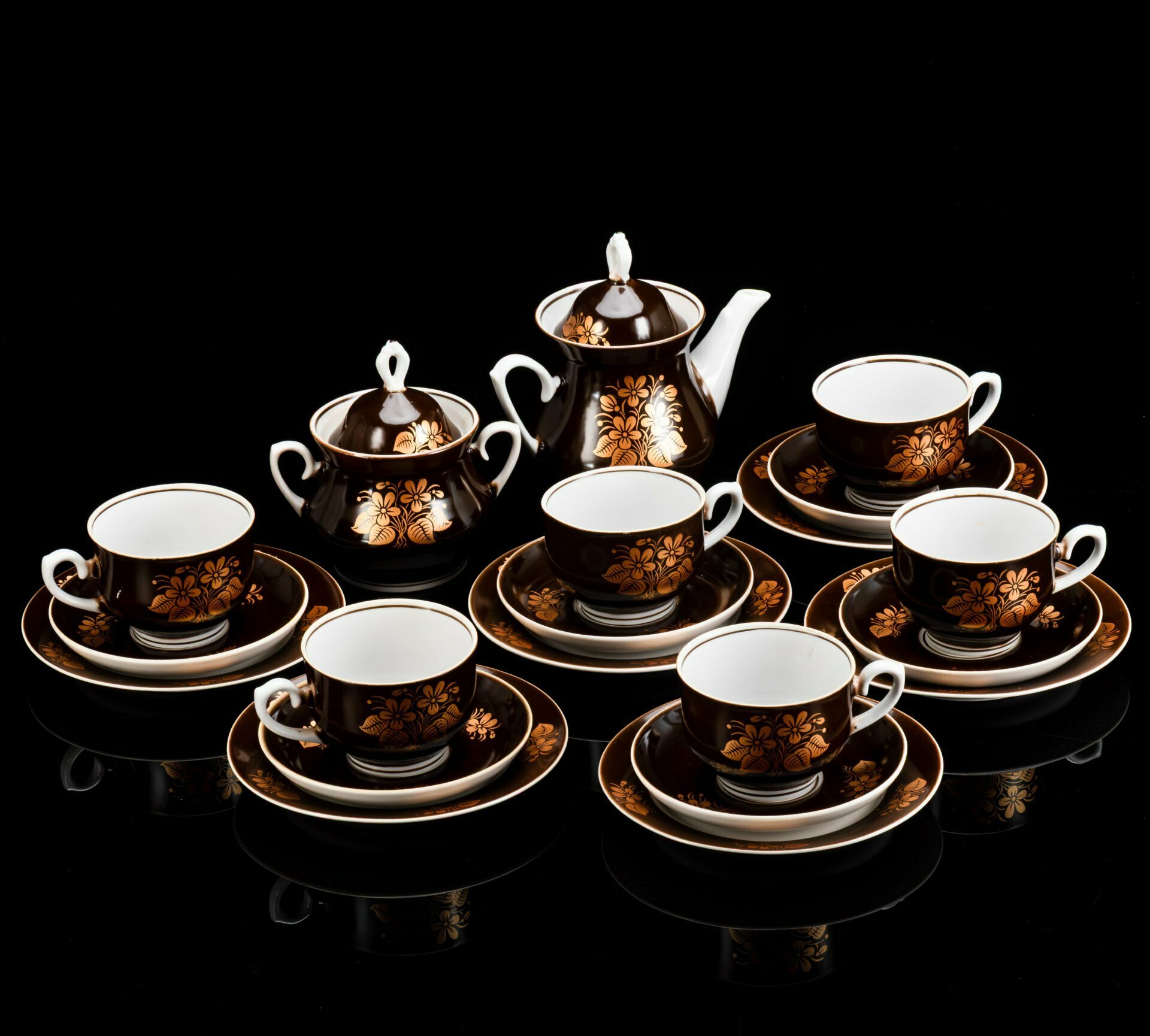 Сервиз чайный коричневого цвета с цветочным декором, на 6 персон (20 предметов)