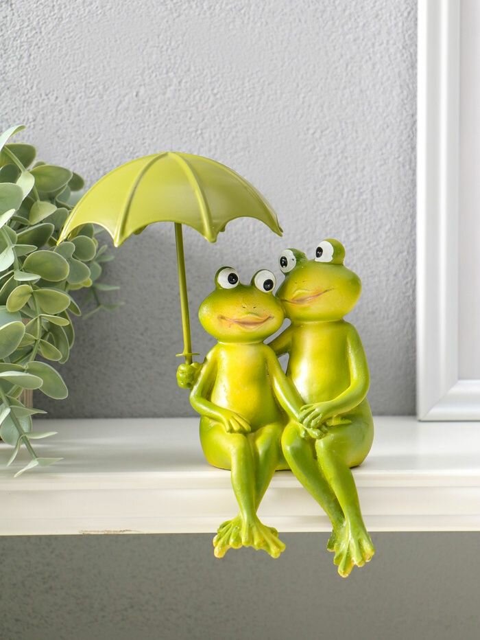 Фигурка настольная полистоун Влюблённые лягушата под зонтом , на полку, 14 см