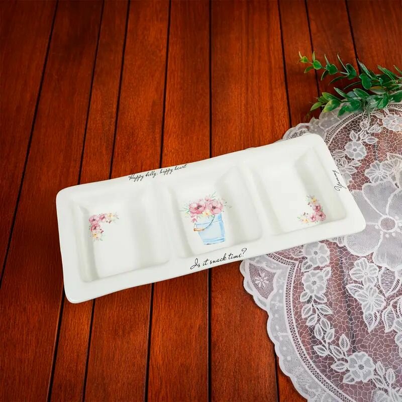 Менажница, 30х12х3 см, керамика, для разнообразных закусок, аппетитных сладостей или сочных фруктов, добавит сервировке легкий весенний акцент.