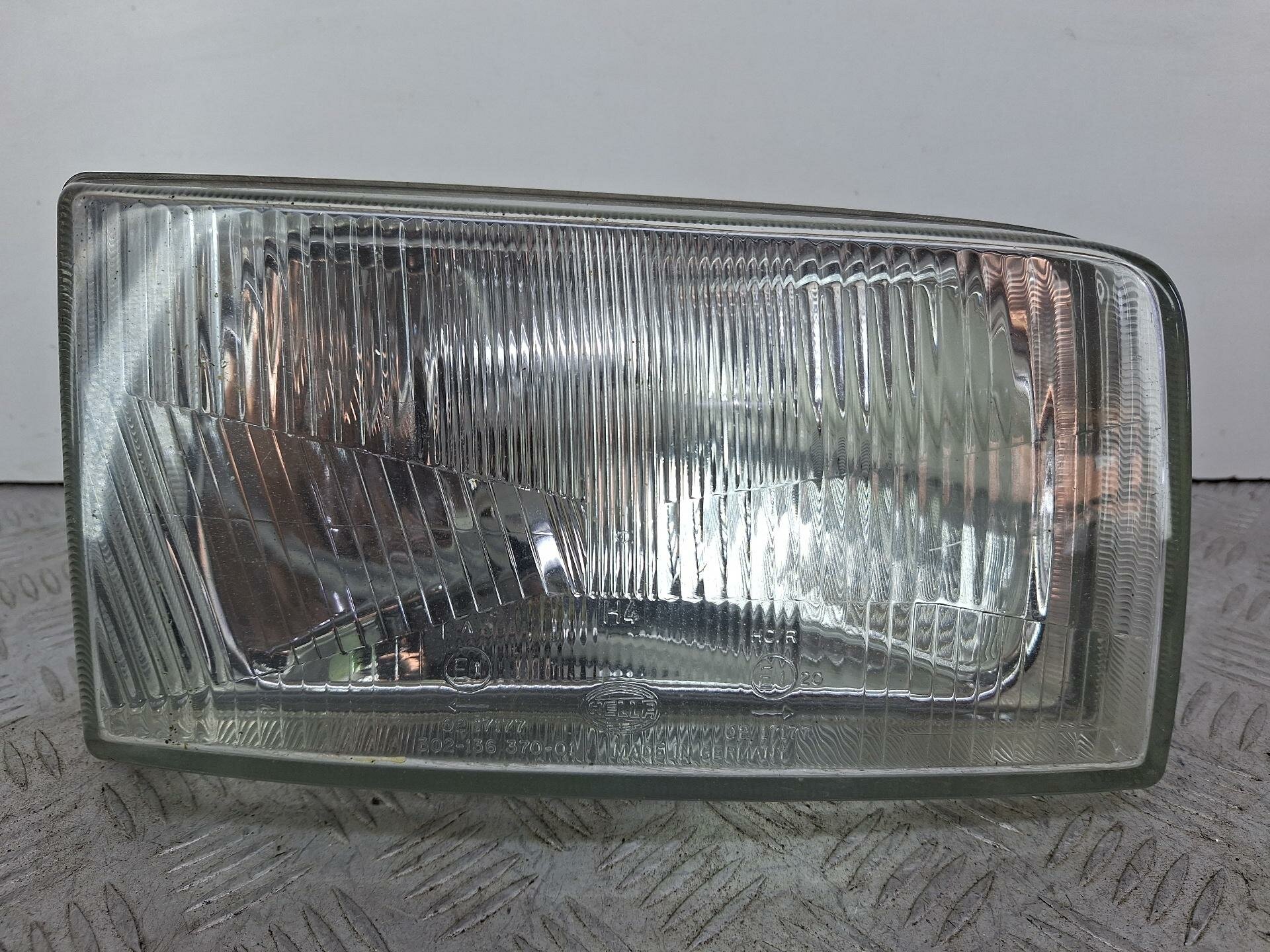 Фара правая Volkswagen Transporter T4 (1990 - 2003) 30213637001