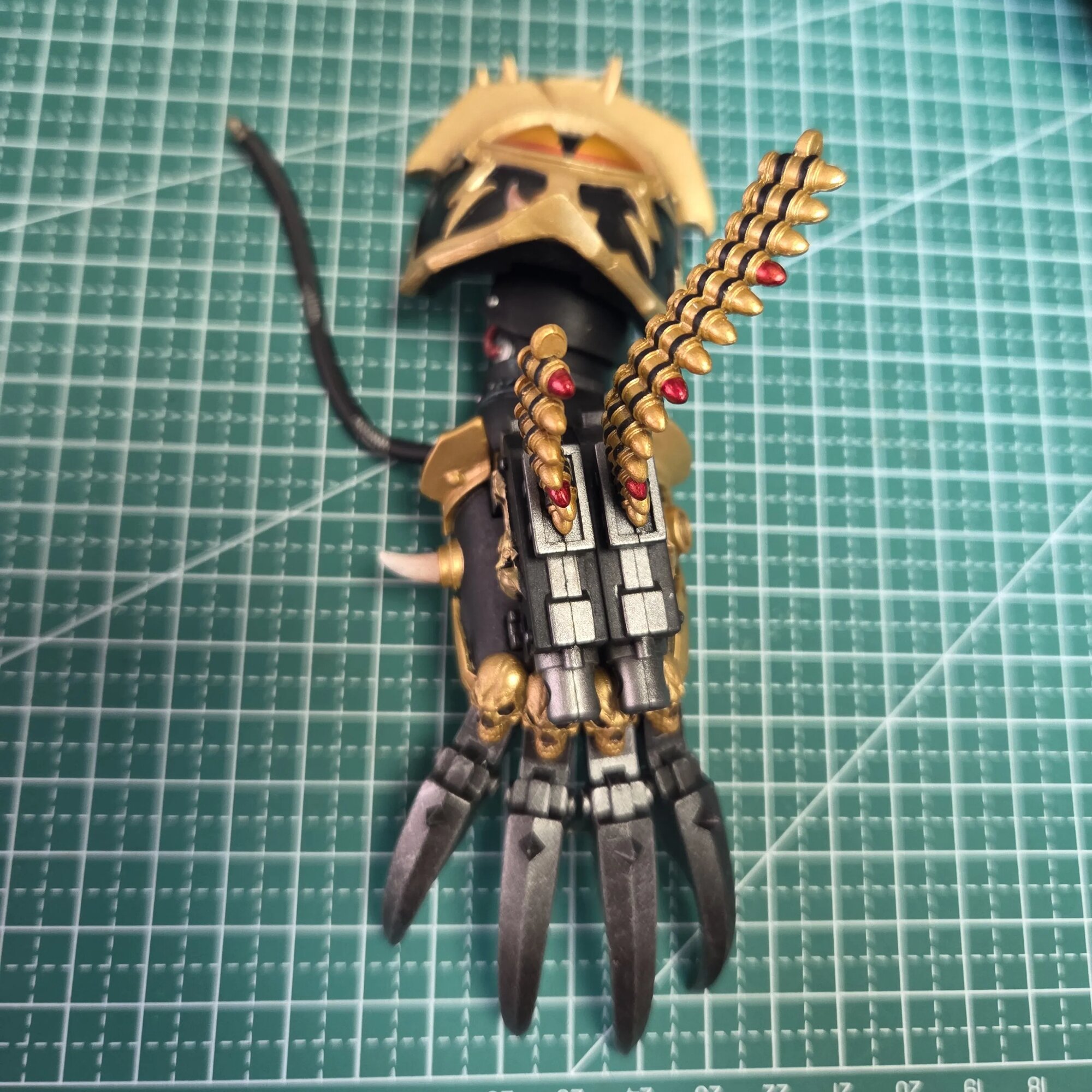 Фигурка JOY TOY Warhammer 40k 1/18 Абаддон с Когтем Хоруса, Toy Accessory 3