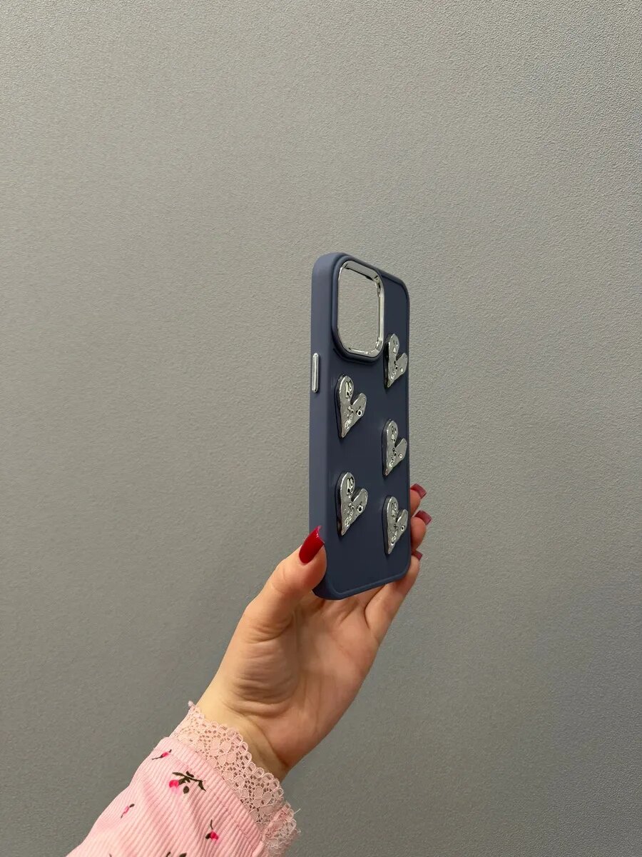 Чехол на Iphone 15 Pro Max, цвет синий, с приклеенными фигурками . — фото 1