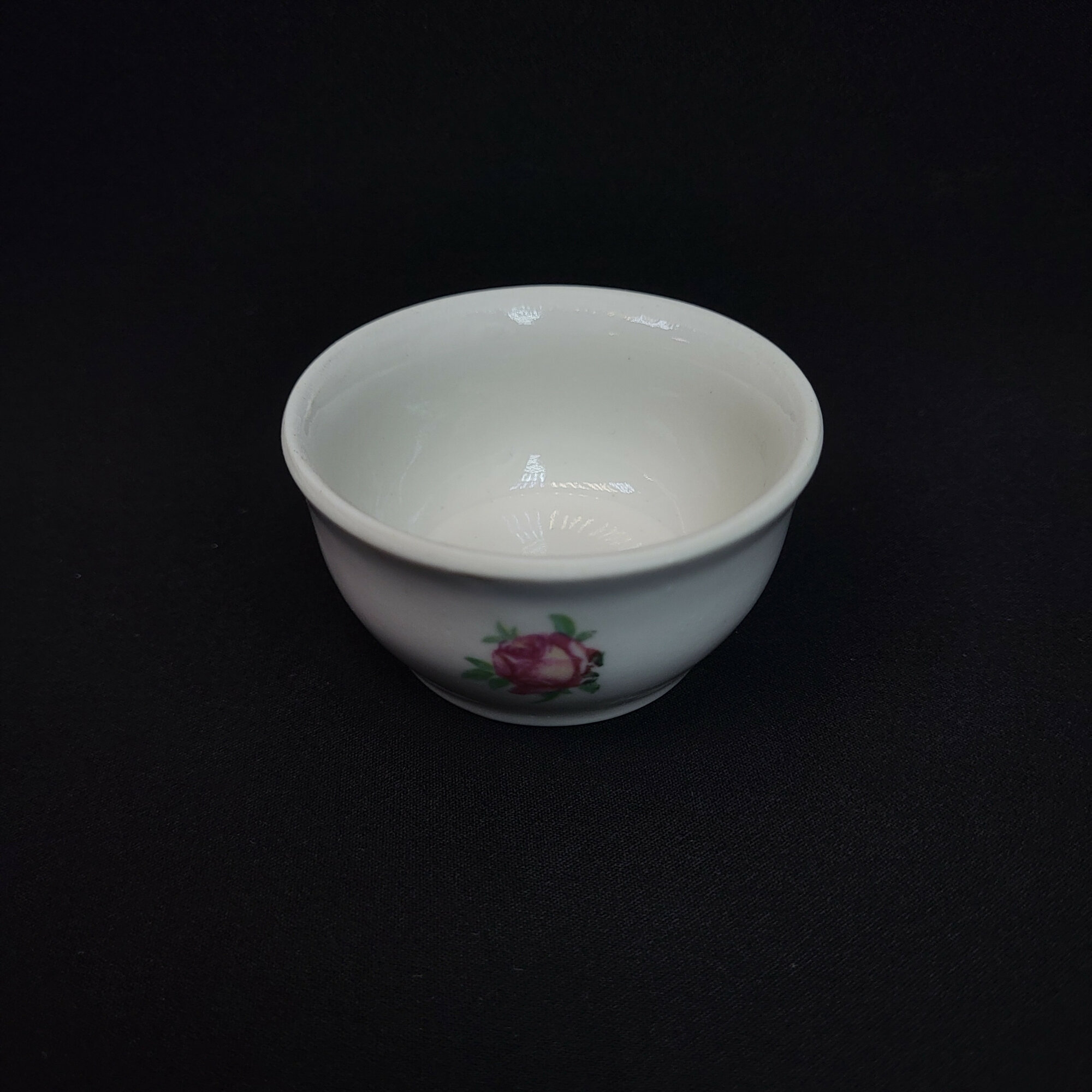 Чашка винтажная, СССР. Фарфоровая, с цветочным рисунком