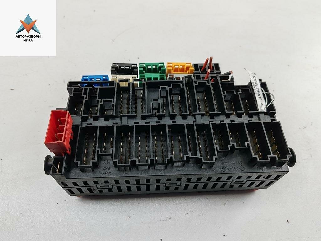 Блок предохранителей Volkswagen Passat B4 1996 357937039