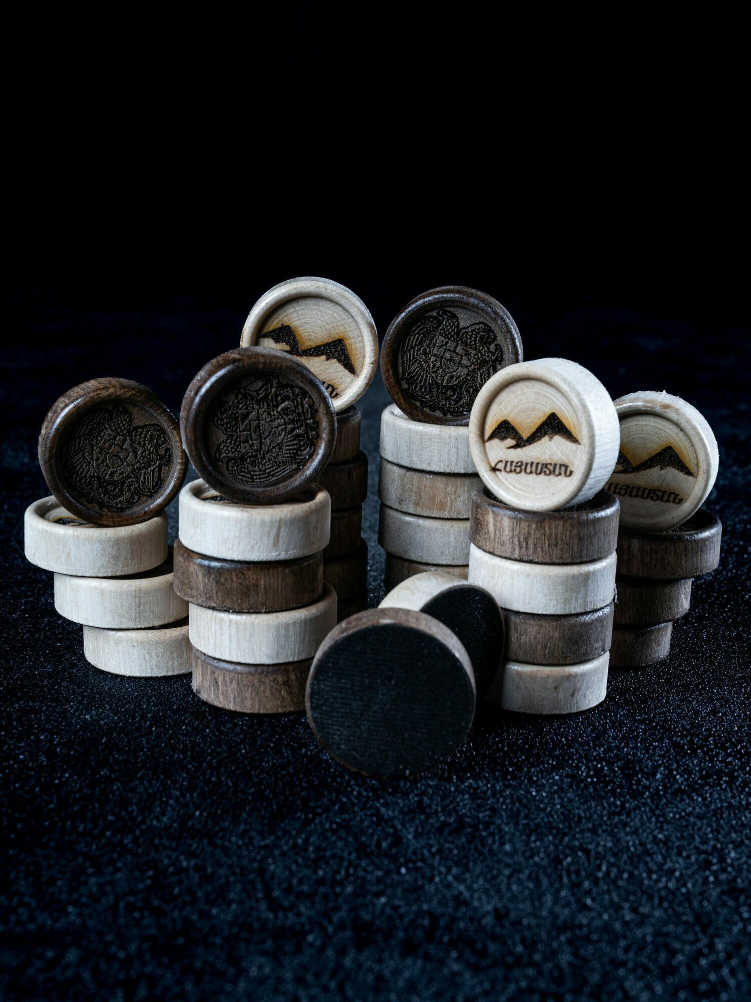 Фишки для нард и шашек резные деревянные "Армения"