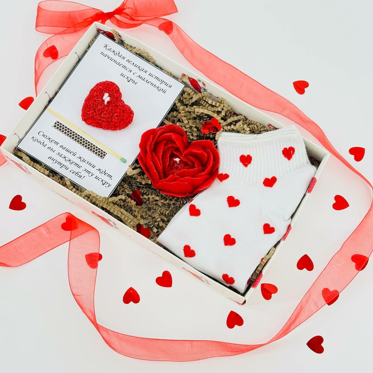 Подарочный набор для любимой девушки, валентинка. Свеча, открытка ручной работы и носочки с сердечками