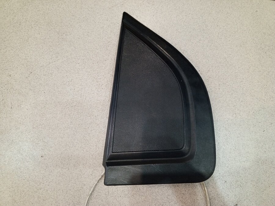 Уголок двери задней левой наружный от Chevrolet Aveo T250 2005-2011